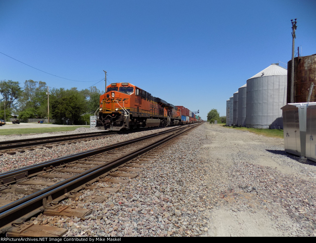 BNSF 6688
